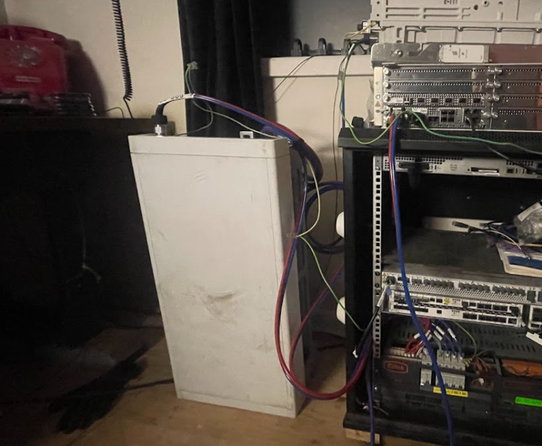 Inside a 32×32 MIMO Antenna | Nick vs Networking